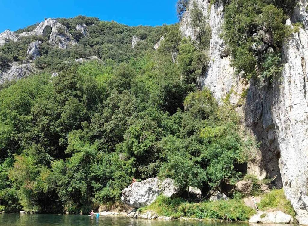 B&B - Les Lauriers Roses - Maison d'hôtes 30430 Barjac